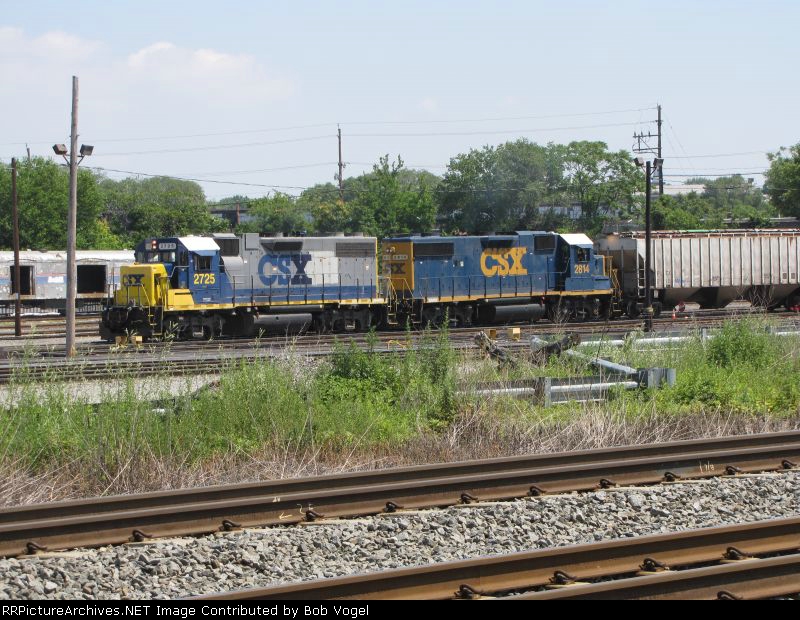 CSX 2725 and 2814